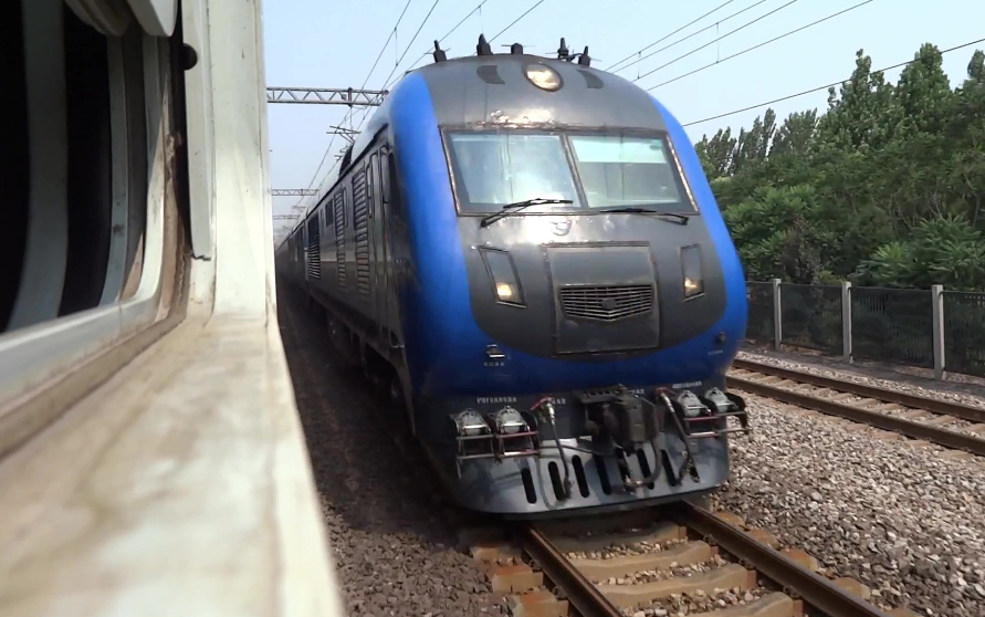 【火车】感受一下DF11G高速驶过的冲击力_哔哩哔哩_bilibili