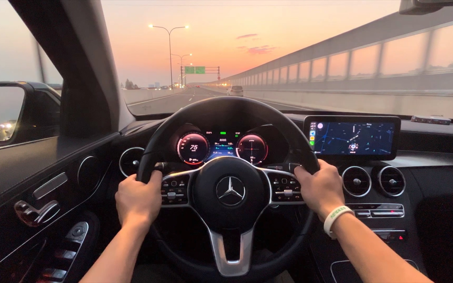 【大虾沉浸式听歌】《偏爱》张芸京—19款奔驰C260L 运动版音响试听-大虾试车真香-大虾试车真香-哔哩哔哩视频