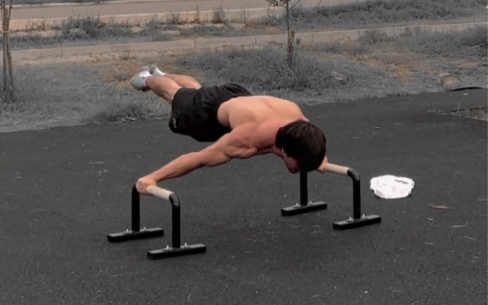 【Street Workout】1米8的训练水平-灭世凌云-灭世凌云-哔哩哔哩视频