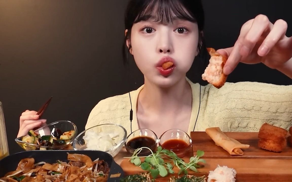 【boki】今天是筋道的港式点心、酥脆的面包虾、奶油虾仁搭配啤酒哦! 亲爱的boki 亲爱的boki 哔哩哔哩视频