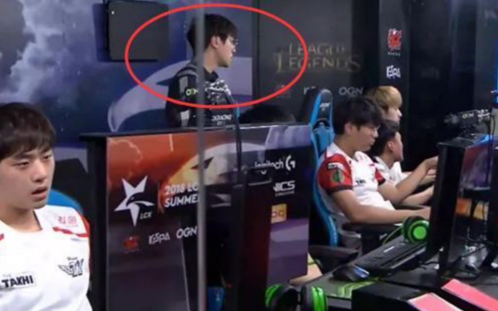 SKT输给KZ后Kkoma教练说了什么？网友演绎爆笑对话_哔哩哔哩_bilibili