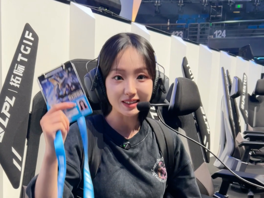 这个韩国人在中国1日当了记者！原来这么有意思的吗！太开心(^ヮ^)LPL现场完全法律上的热闹！-基本祐利_-基本祐利_-哔哩哔哩视频