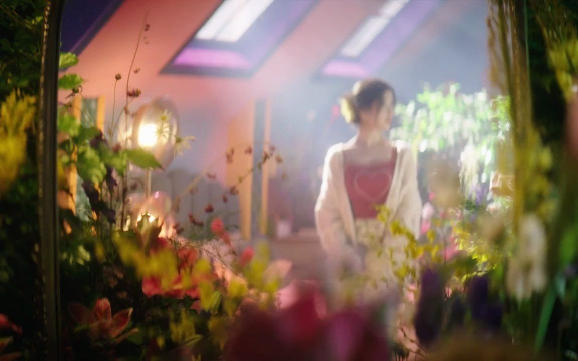 [IU][MV Teaser]211017 數位單曲strawberry moon預告_哔哩哔哩_bilibili