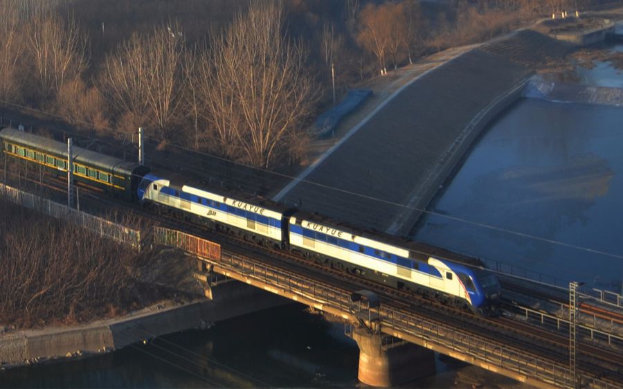 【中国铁路】【京广铁路】DF11G型内燃机车牵引Z208次旅客列车运行区间通过_哔哩哔哩_bilibili