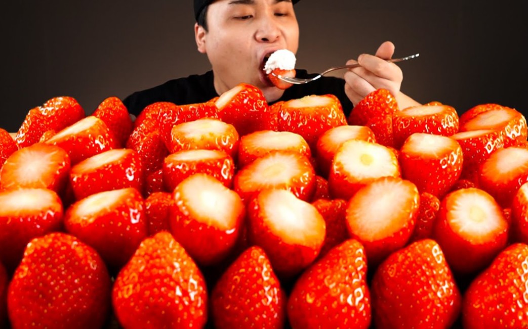 【ddeonggae】新鲜奶油草莓 吃播咀嚼音-hypothesissss-hypothesissss-哔哩哔哩视频