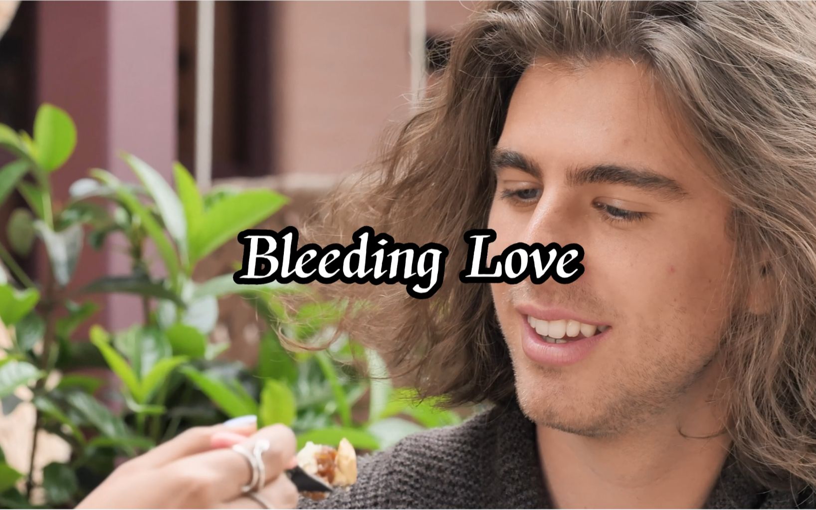 一首治愈又略带伤感的歌《Bleeding Love》，为爱不顾一切-经典英文歌-经典英文歌-哔哩哔哩视频