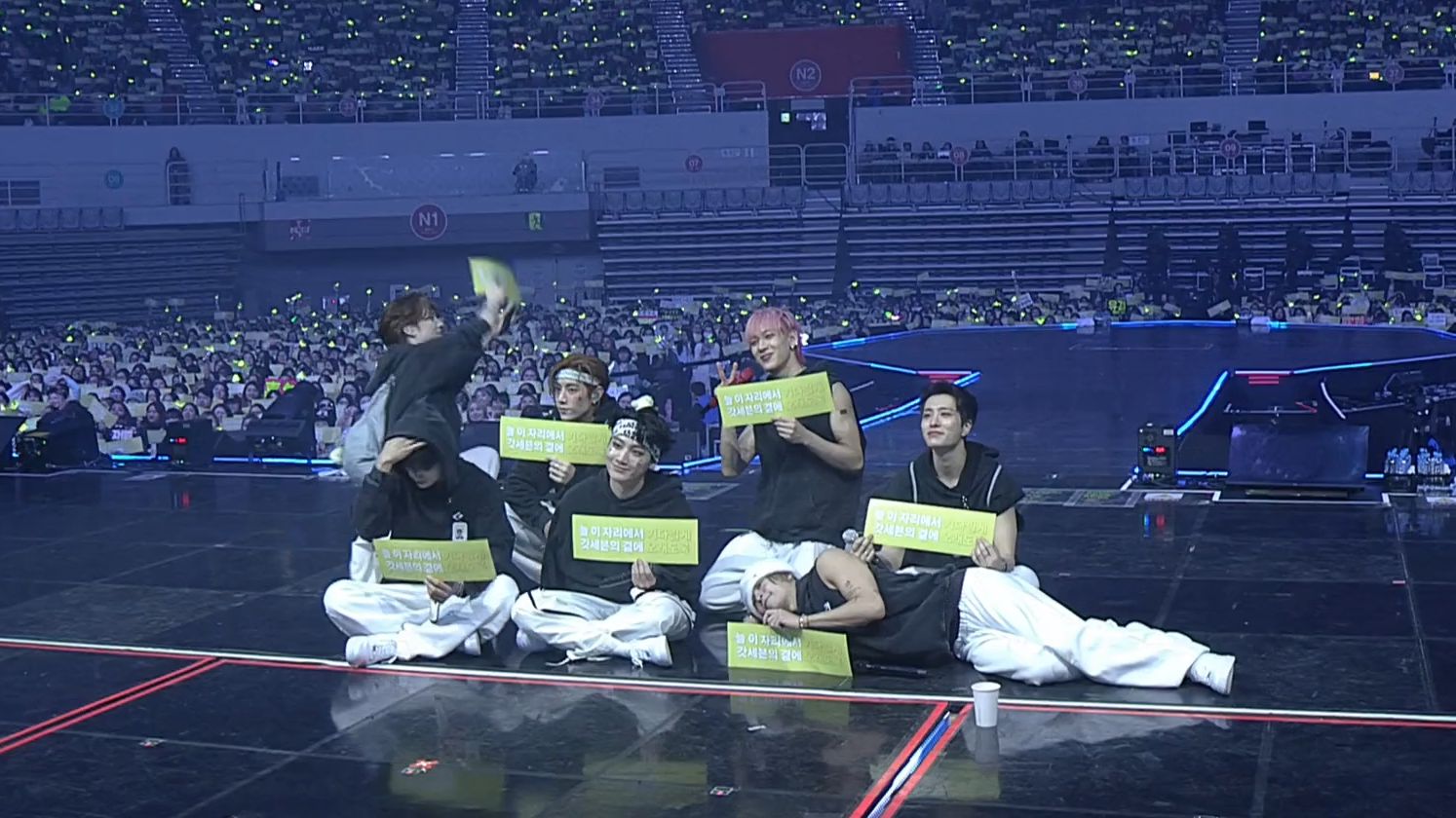 [4K]SEVENTEEN超HOT的回归特别舞台!Killing Voice万岁, Adore U, 拍手, HOT-爱吃辣的苗-默认收藏夹-哔哩哔哩视频