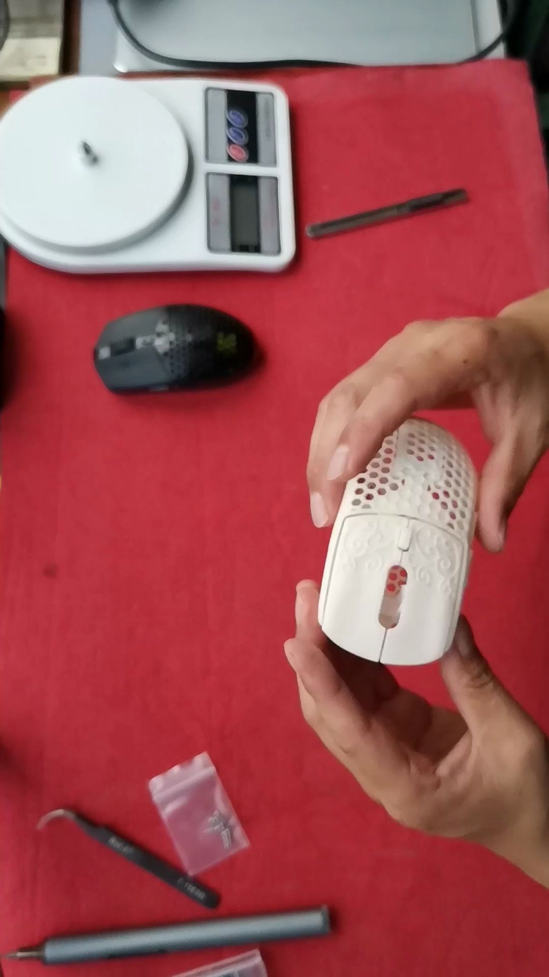 罗技G304改装GPW（手感更像xm1）63克！_哔哩哔哩_bilibili