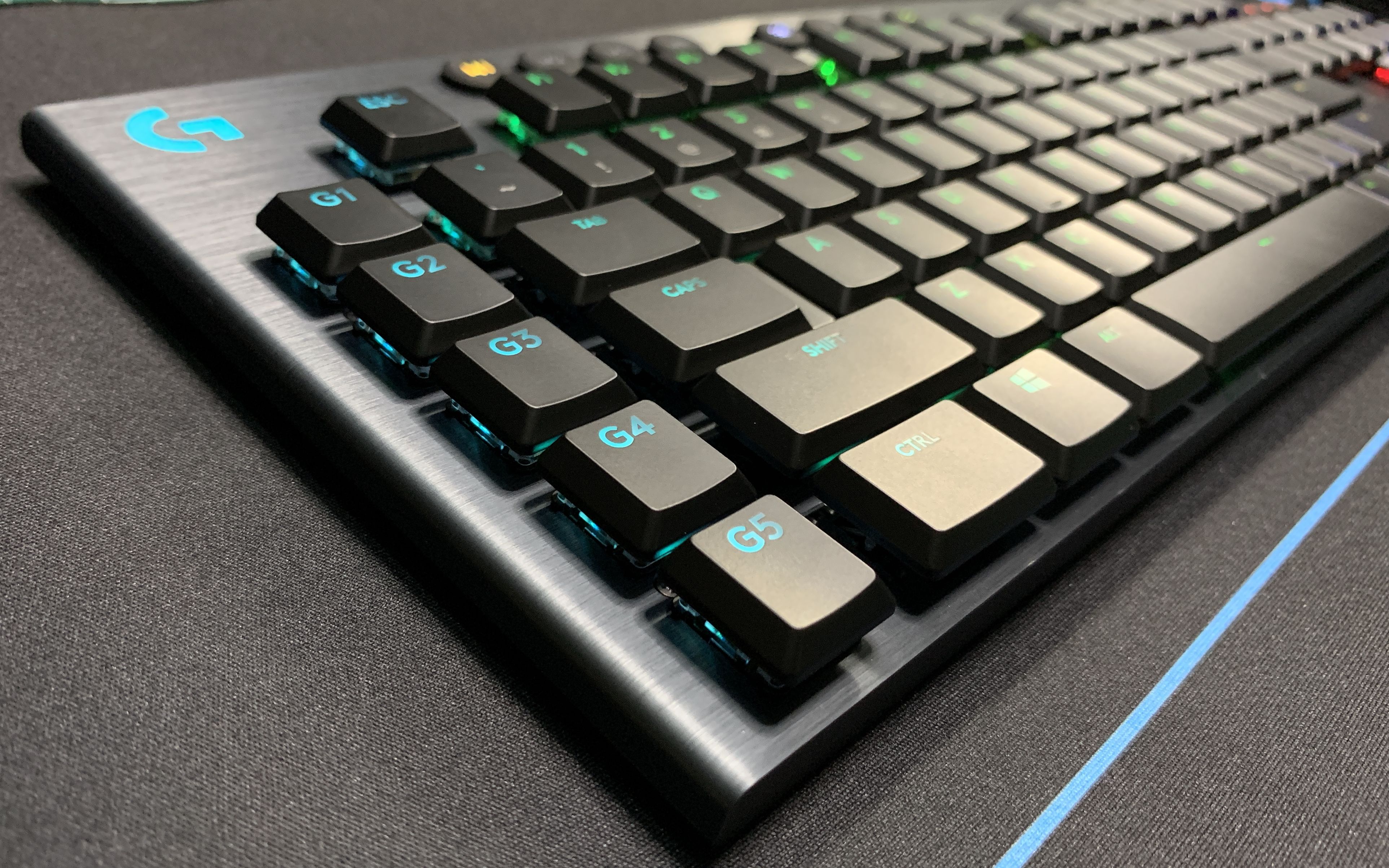 罗技G913 GL-L无线机械键盘开箱对比G610樱桃红轴体验