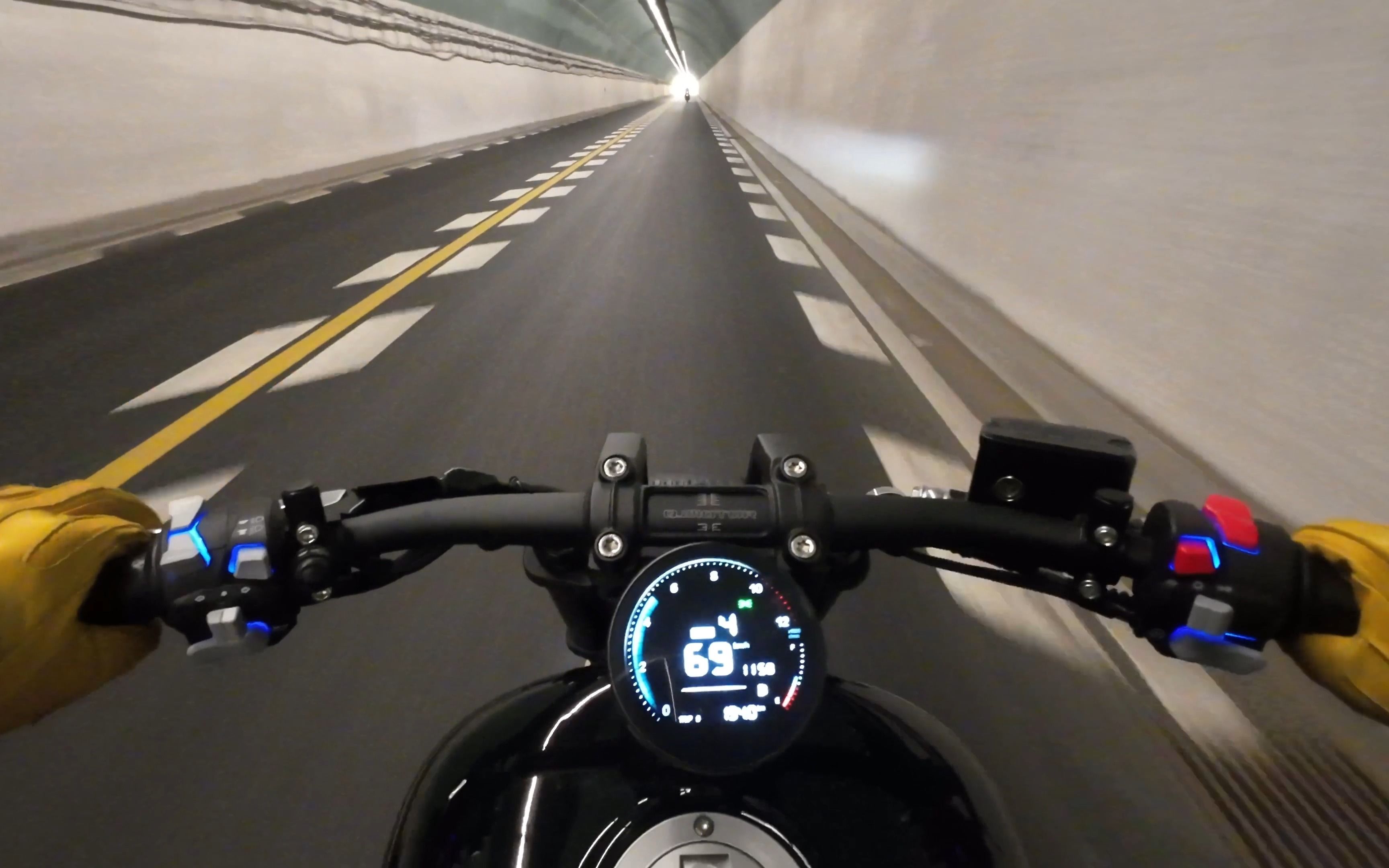 无极CU525黑旗500豪爵TR300本田 CM300500CB400金吉拉450QJ闪350 300赛科龙等主流摩托车新一代全盔边包