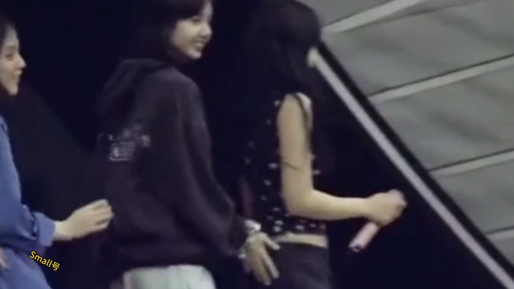 【JenLisa】台上都没彩排摸的这么实实在在啊！！！-我就是要叛逆-我就是要叛逆-哔哩哔哩视频