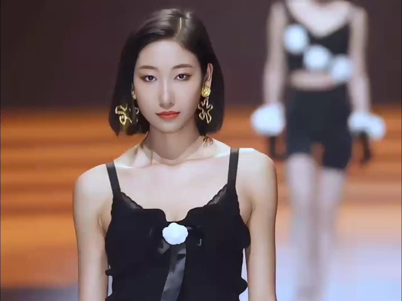 2024SIUF时尚秀模特阿May-时尚模特Z-时尚模特Z-哔哩哔哩视频