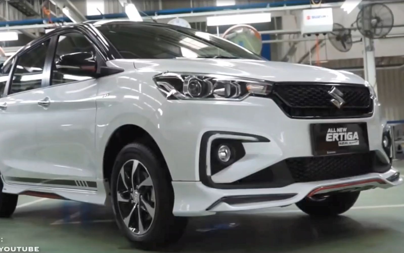 7.03万起售！轴距近2.8米，配1.5L+6AT+7座布局，全新铃木MPV亮相_哔哩哔哩_bilibili