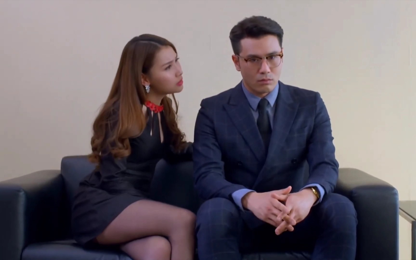 喜欢穿黑丝的女人就是经验丰富 婚姻的秘密都被她玩明白了-申城往事-申城往事-哔哩哔哩视频