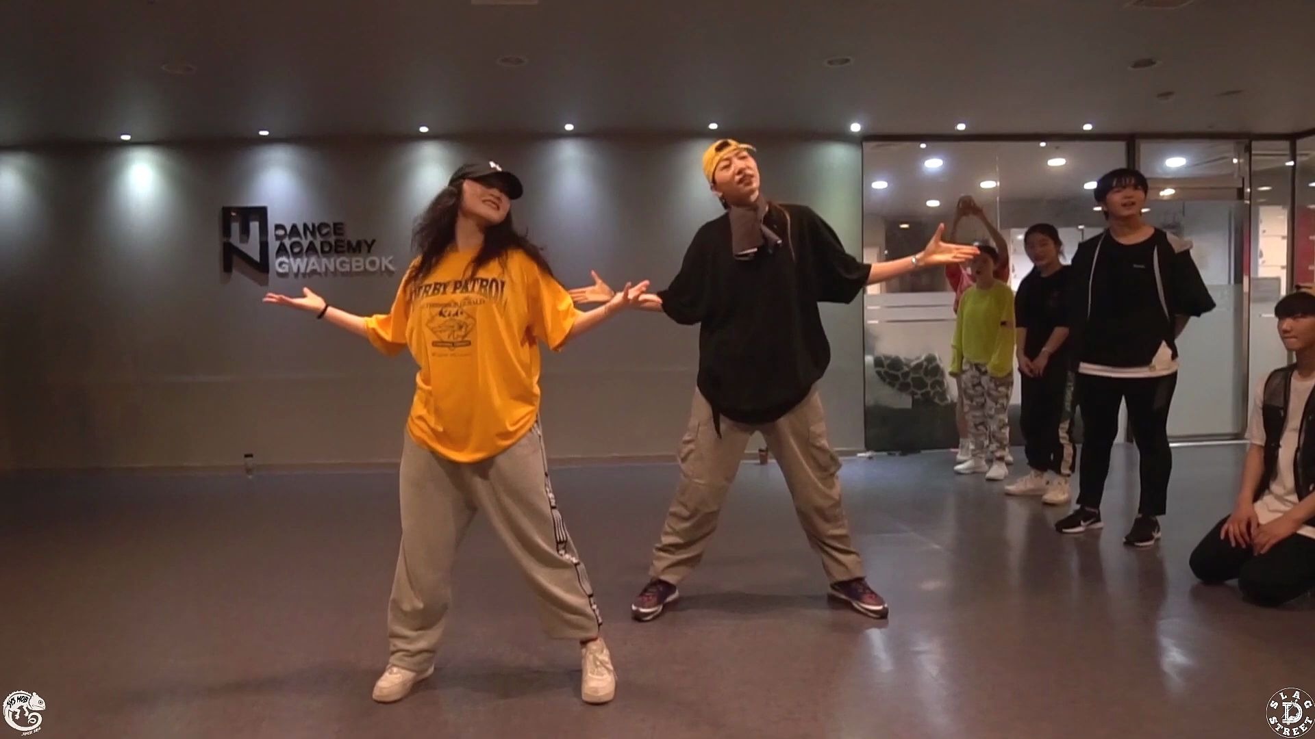 帅气女神Bada Lee合作萌妹子Yoonyoung超嗨黑泡风编舞“Pep Rally”_哔哩哔哩_bilibili