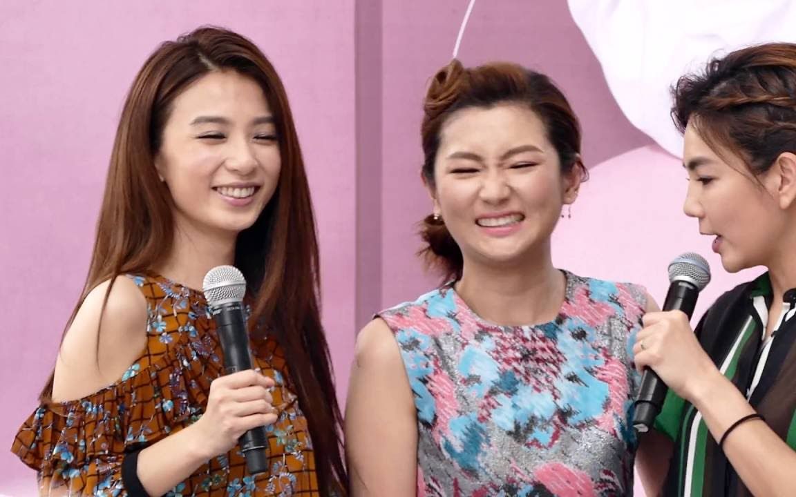 【S.H.E】Hebe頭髮被Selina腋下夾住@S.H.E 15週年永遠都在簽名會_哔哩哔哩_bilibili