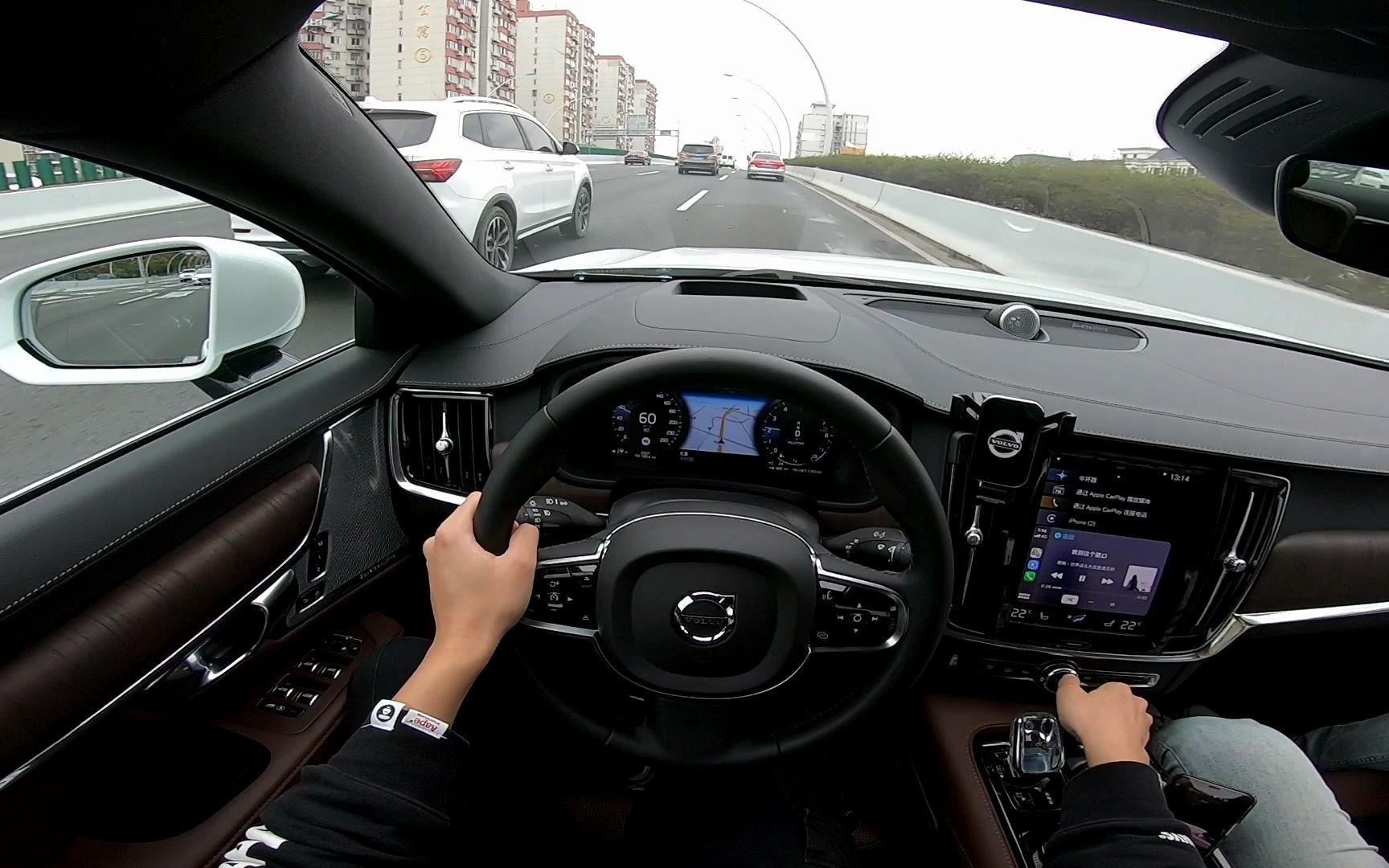 第一视角 一起来体验下沃尔沃S90 T8顶配美妙的宝华韦健音响！完整测评之后会放出！_哔哩哔哩_bilibili