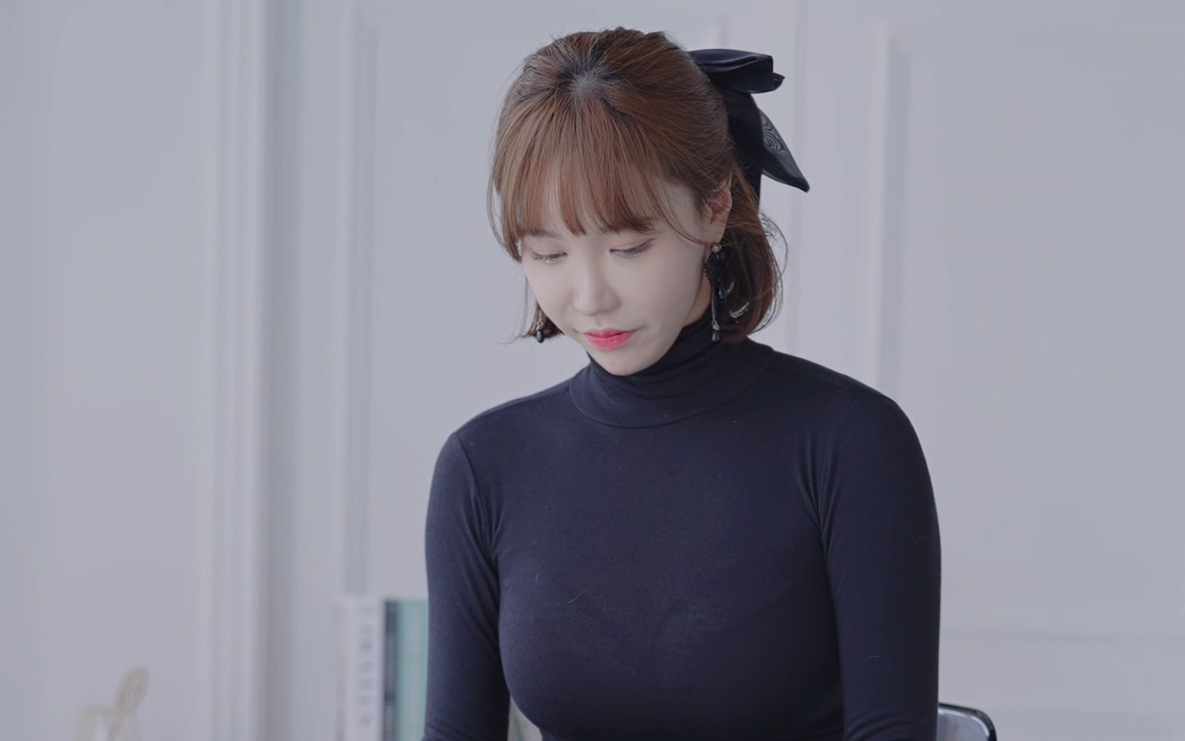 "肉丝穿搭秀美腿，KYUL小姐姐黑色连衣裙抢眼十足"（038）-Hooting6624-Hooting6624-哔哩哔哩视频