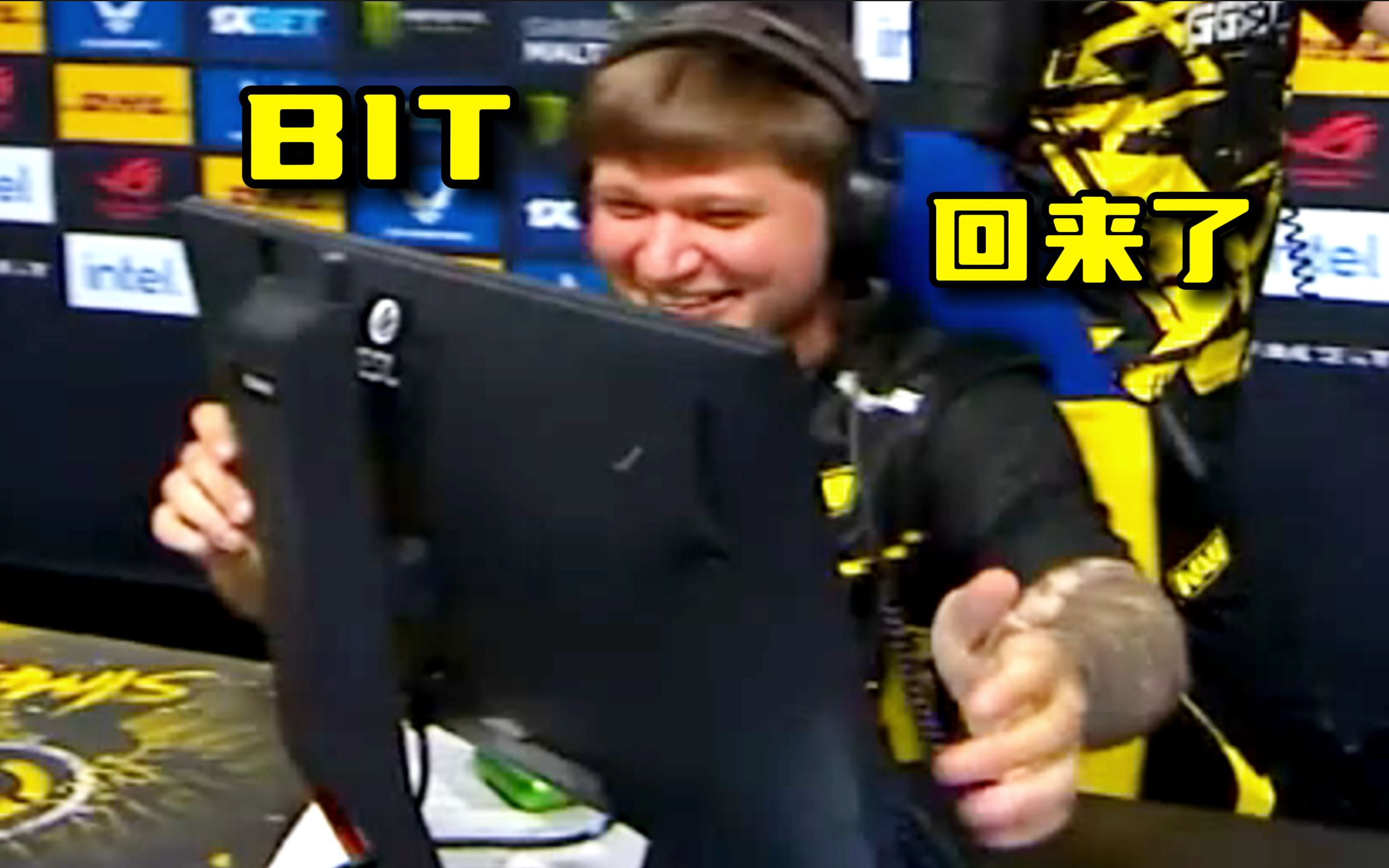 B1t逆天1v3后S1mple直接怼歪显示器！Navi终进决赛！-AYCS2-AYCS2-哔哩哔哩视频