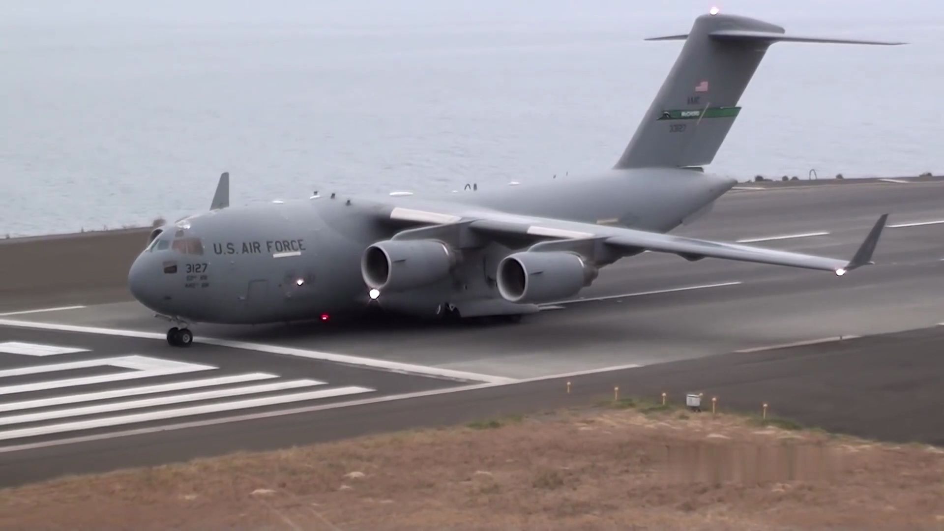 中国运20对比美国C17【国内摄影师技术和日本御用摄影师差距蛮大】_哔哩哔哩_bilibili