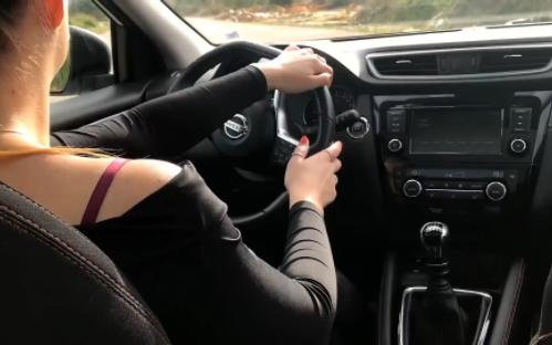 美女玩转手动版日产SUV_哔哩哔哩_bilibili