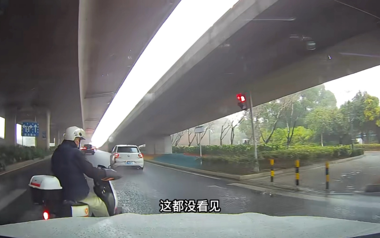 这都能撞上，车主真是个人才，小车盲区有这么大吗？ 老司机观察 老司机观察 哔哩哔哩视频