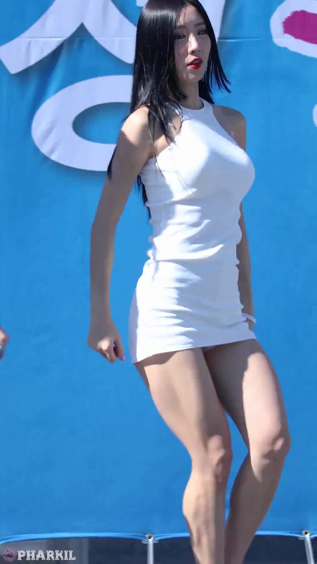 Leader(XOX) - I'm so sick(APINK) 江原道华川七星庆典祝仪演出 181003_哔哩哔哩 (゜-゜)つロ 干杯~-bilibili