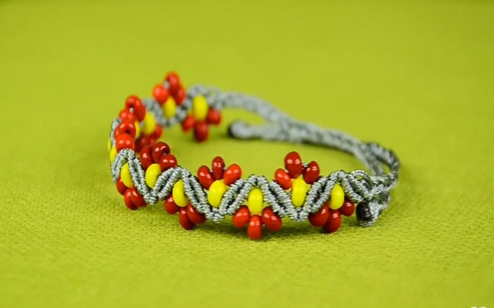 绳结 DIY ZigZag Flower Bracelets with Beads - Easy Tutorial_哔哩哔哩_bilibili