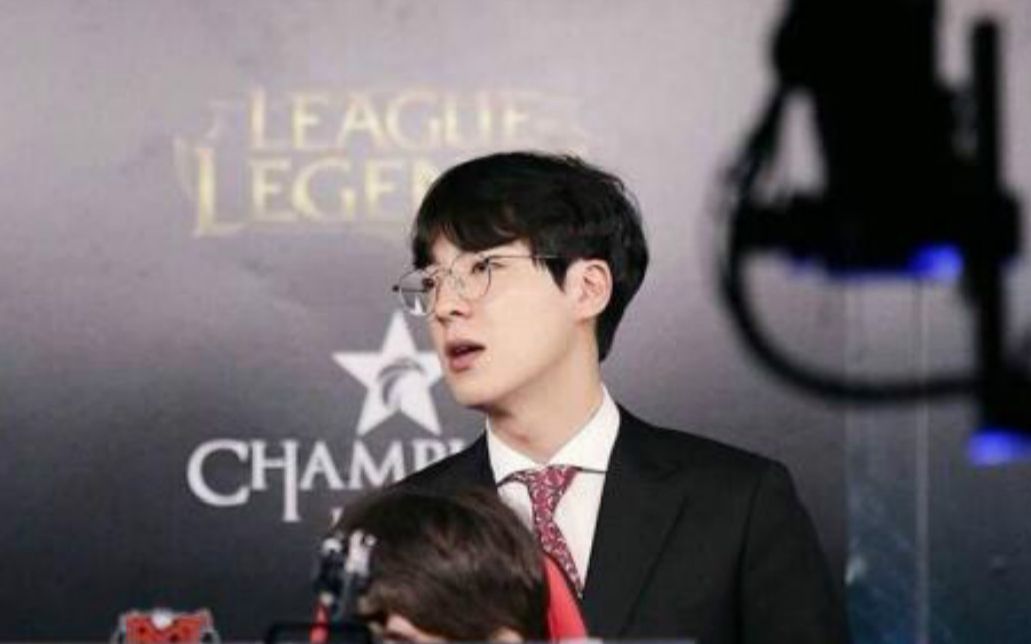 【自制中文】官方纪录片：SKT背后的辣个男人，扣妈的传奇故事 The Story of Kkoma_哔哩哔哩_bilibili