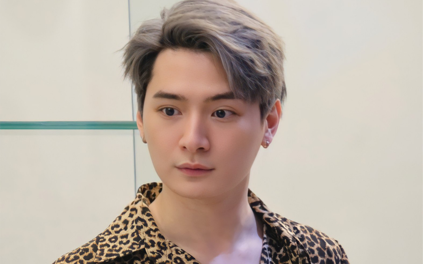 【Krist王慧侦】粉丝送的便利贴掉地上，krist捡起来收好_哔哩哔哩_bilibili