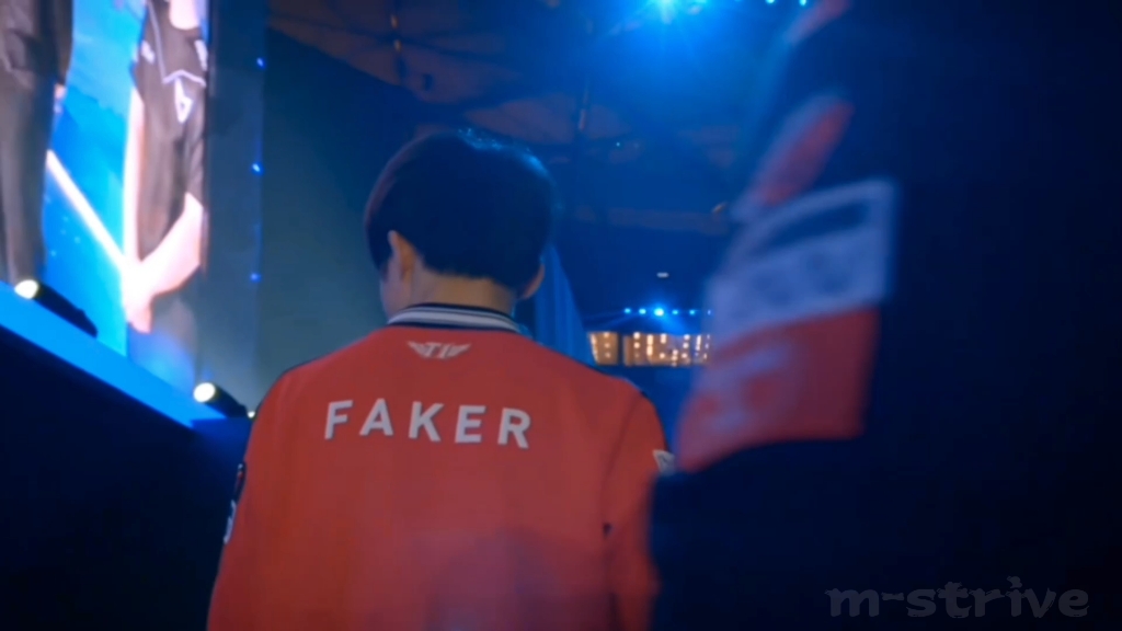 【直播】为庆祝Faker出道10年粉丝接力打赏，Faker：请大家用这个钱去买好吃的，心意才最重要