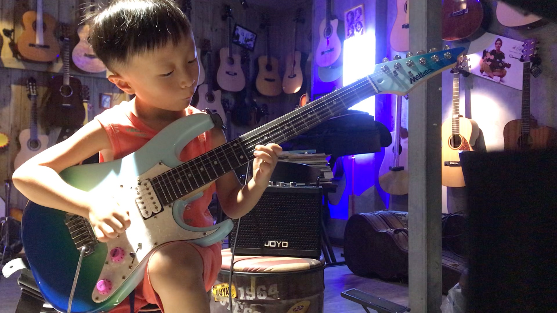 十幾天前，挑戰Beyond-灰色軌跡，一人完成2人吉他solo，瑕疵多多見諒。_哔哩哔哩_bilibili