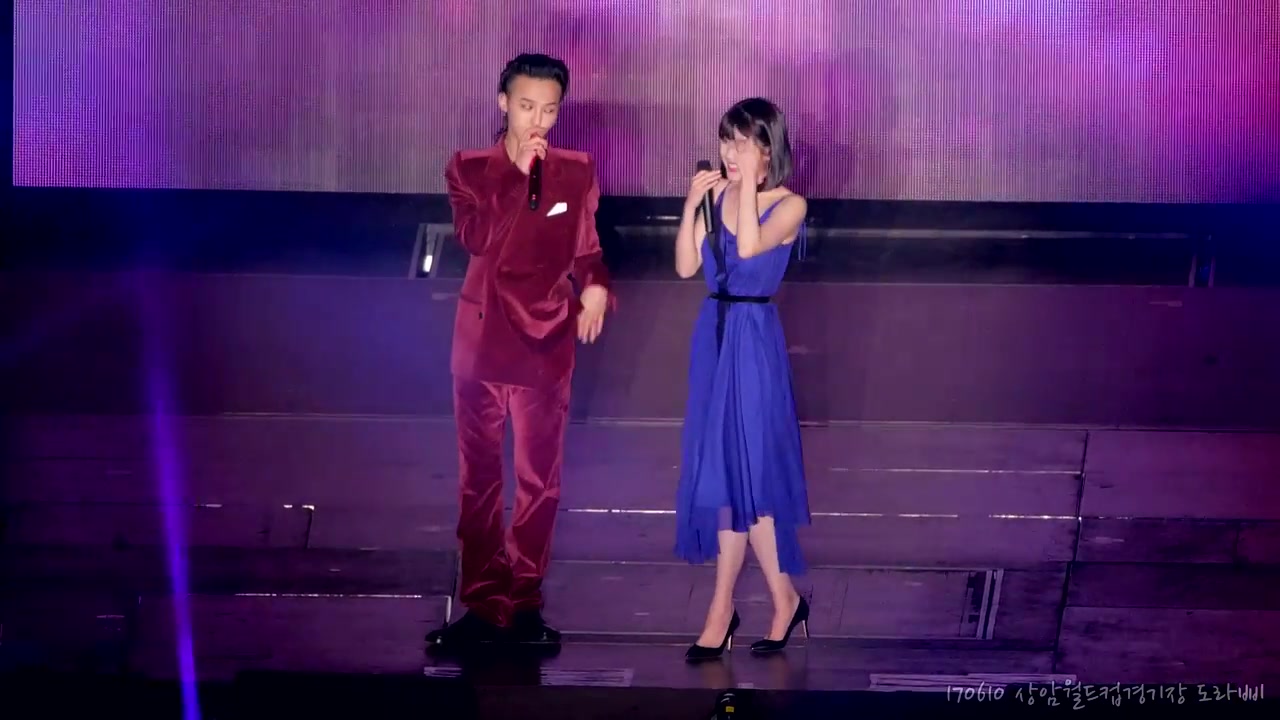 【GD IU】170610 IU&GD合作舞台@ ACT.III - M.O.T.T.E in SEOUL(高清)_哔哩哔哩_bilibili