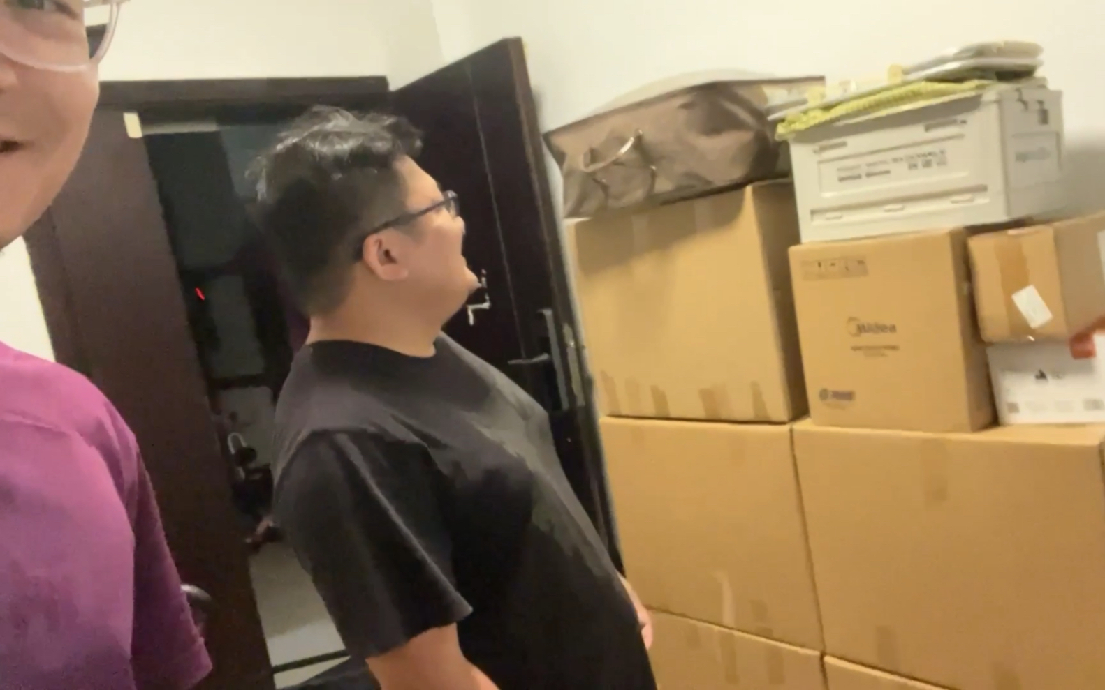 找无业游民来帮我搬家-阿镜Jochem-阿镜Jochem-哔哩哔哩视频