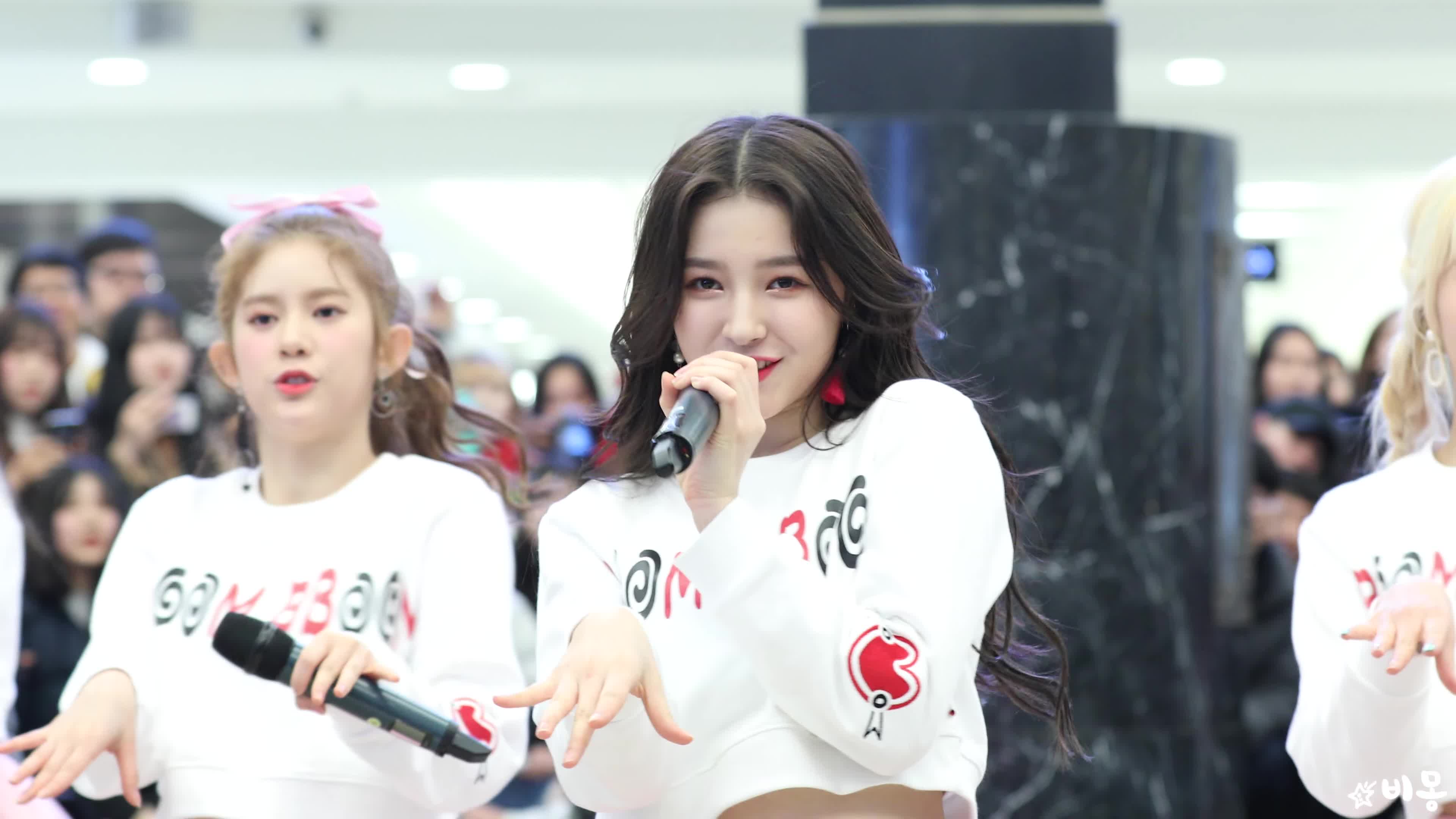 4K-180203 (MOMOLAND) - (BBOOM BBOOM) (Nancy Focus)_哔哩哔哩_bilibili