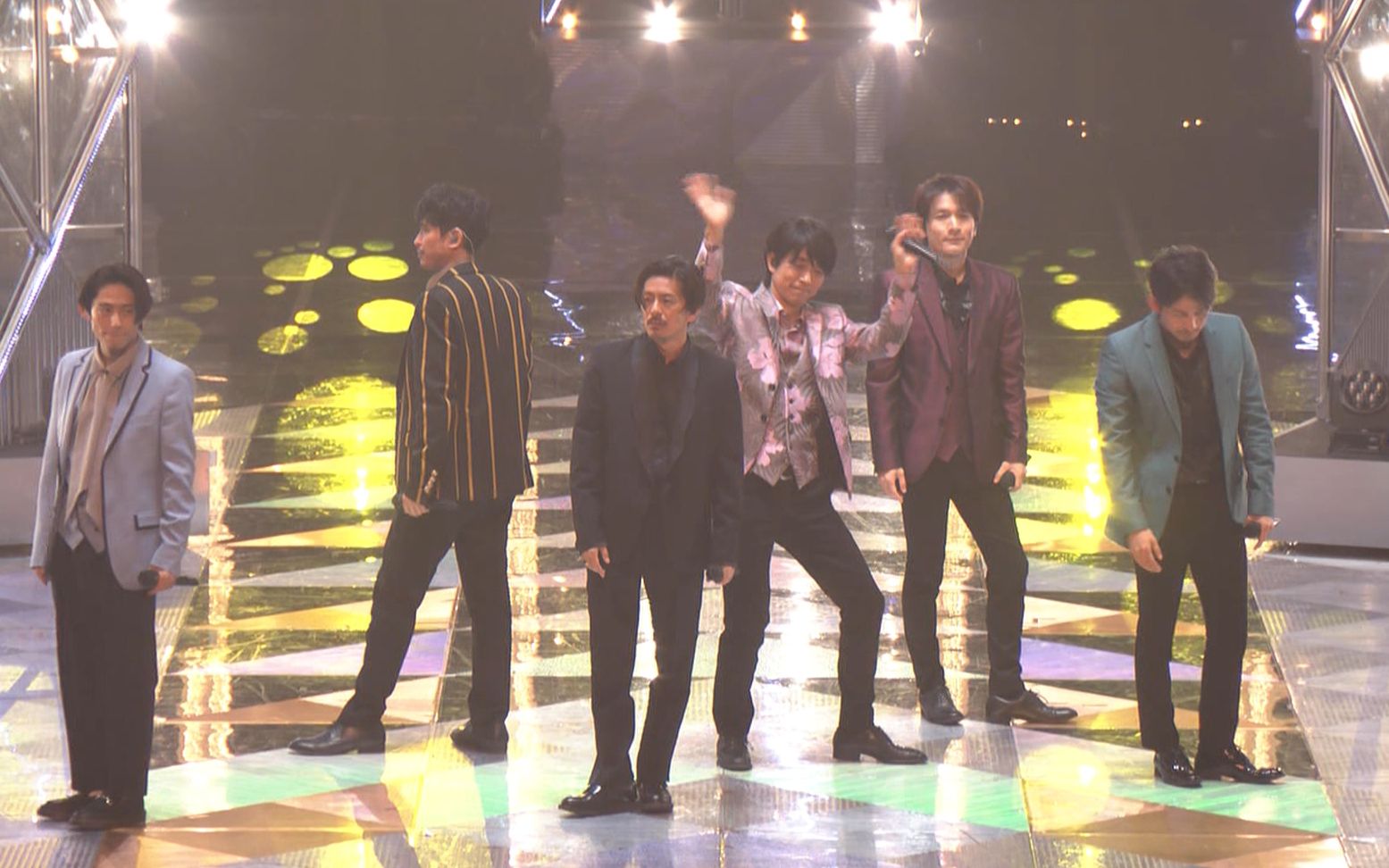 V6 - ある日願いが叶ったんだ (19.12.27.Music Station Super Live)_哔哩哔哩_bilibili
