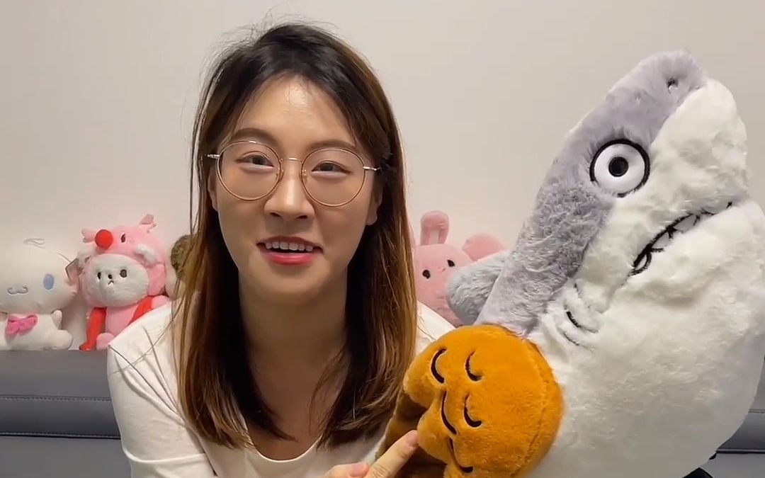 今天给媳妇买了一堆玩偶,她却鲨鲨分不清楚 家有仙妻良老师 家有仙妻良老师 哔哩哔哩视频