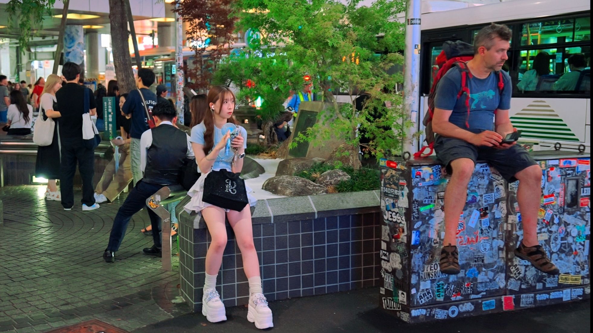 [4KHDR]日本云旅游2025 | 夜晚漫步日本东京涩谷，放松解压城市环境音-小柒君TV-小柒君TV-哔哩哔哩视频