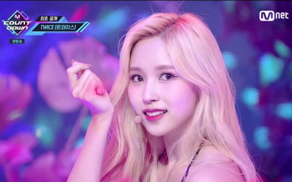 【TWICE】时隔九个月的打歌舞台！More & More回归200604 MCD初舞台_哔哩哔哩_bilibili