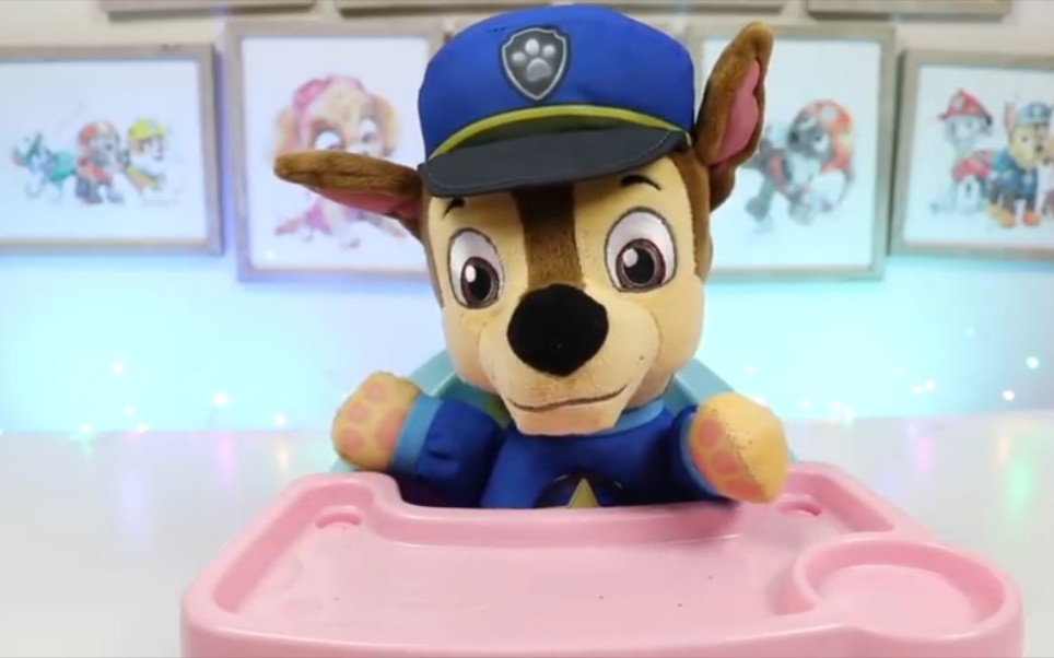 玩具英语 Paw Patrol Baby Chase Goes Surprise Toy Secret Santa Shopping for ...