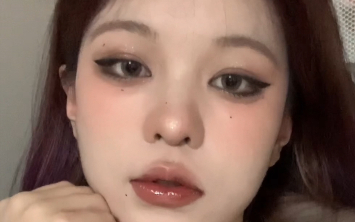 方圆脸妆容｜亚裔轻烟熏妆 哔哩哔哩