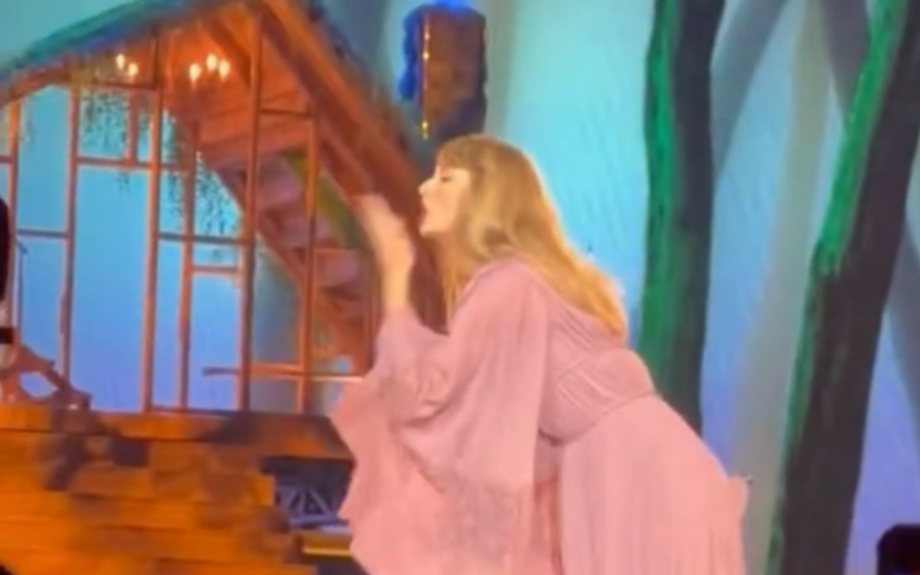 【Taylor Swift】“The Eras Tour”时代巡演“cardigan”-TaylorSwiftCola ...