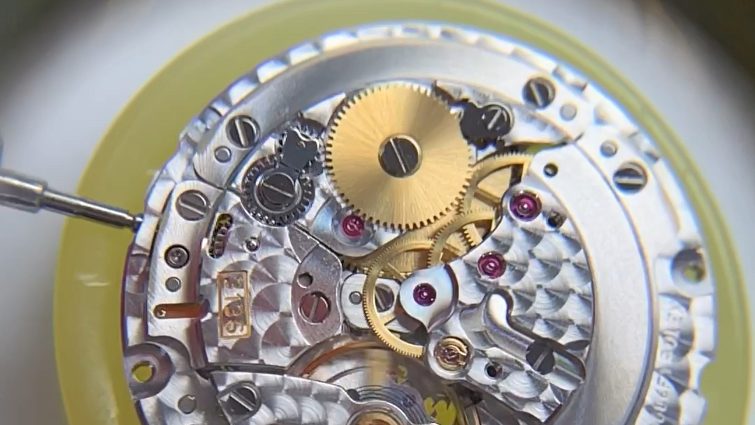 Rolex 3136机芯，摆轮运转慢动作_哔哩哔哩_bilibili
