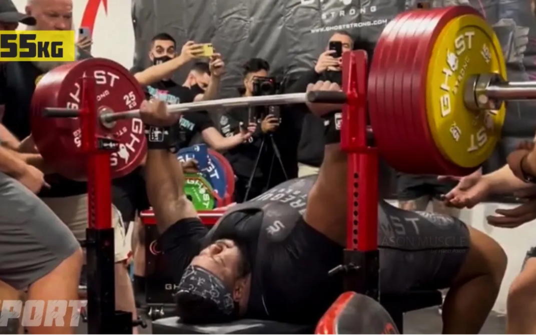 【Julius Maddox】无装备卧推世界纪录（355kg）_哔哩哔哩_bilibili