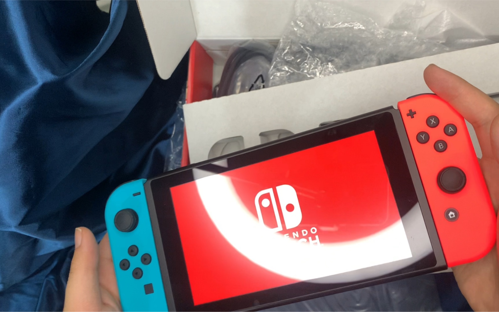 萌新第一次入手switch开箱(某东EP旗舰店)_哔哩哔哩_bilibili