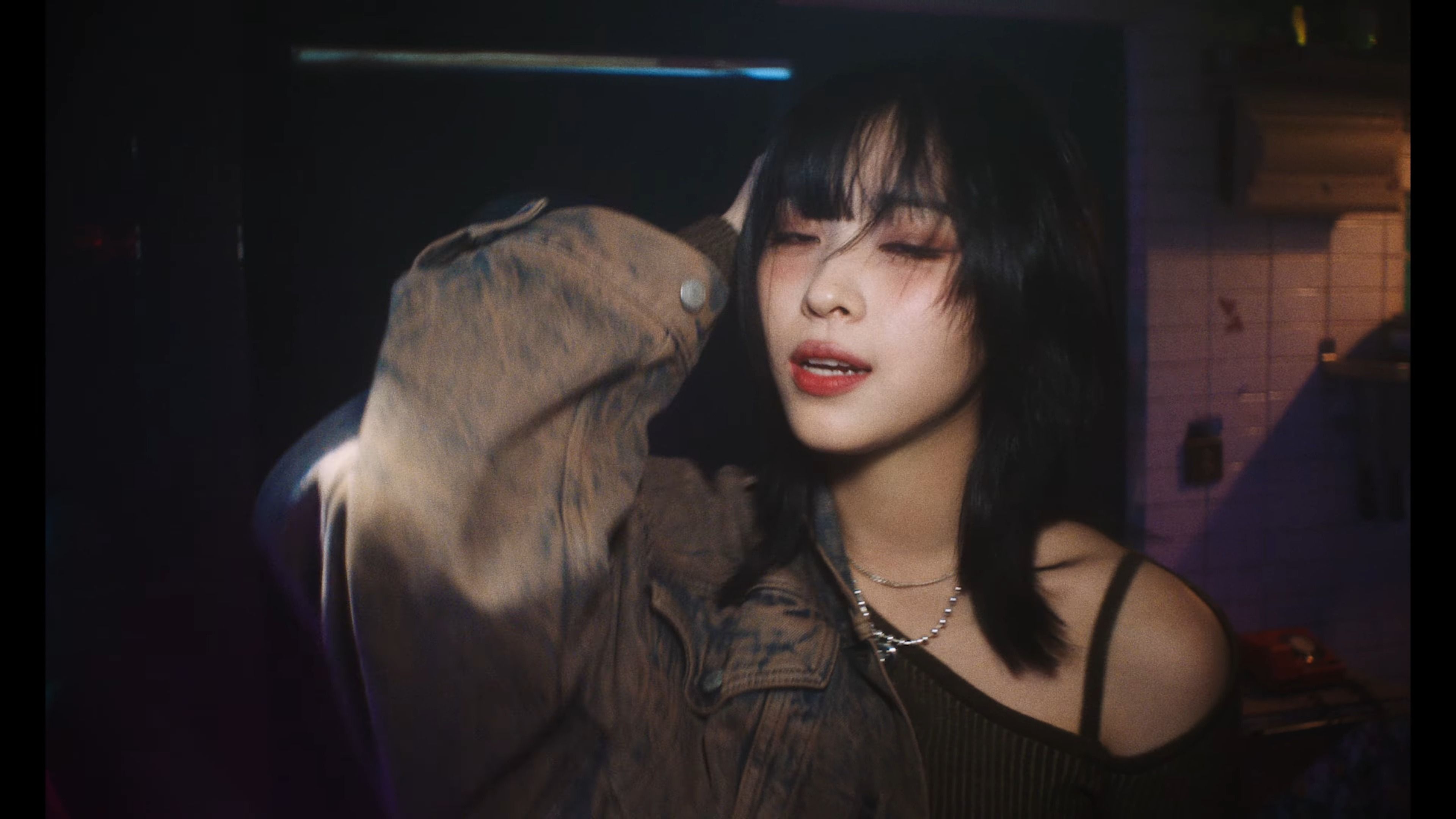 申留真 RYUJIN (ITZY) - Run Away (4K)-bilibili(B站)无水印视频解析——6li6在线工具箱