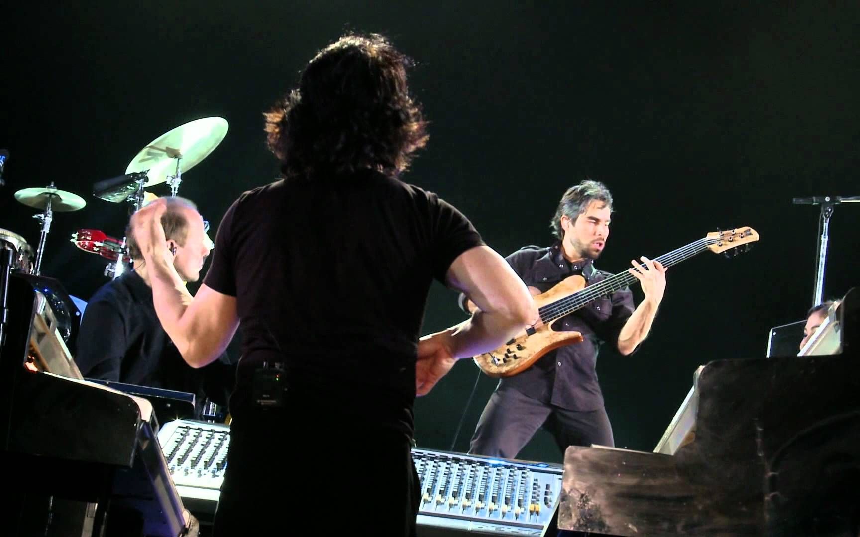 【即兴现场】雅尼YANNI - The Rain Must Fall - 1995年墨西哥现场_哔哩哔哩 (゜-゜)つロ 干杯~-bilibili