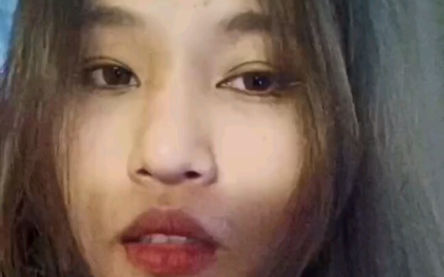 一个不爱上学的女大学生 哔哩哔哩