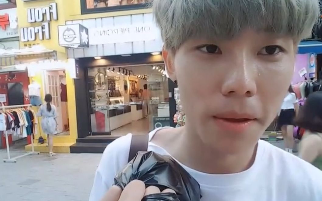 虎牙李俊第一次见"泰妍"小姐姐_哔哩哔哩_bilibili