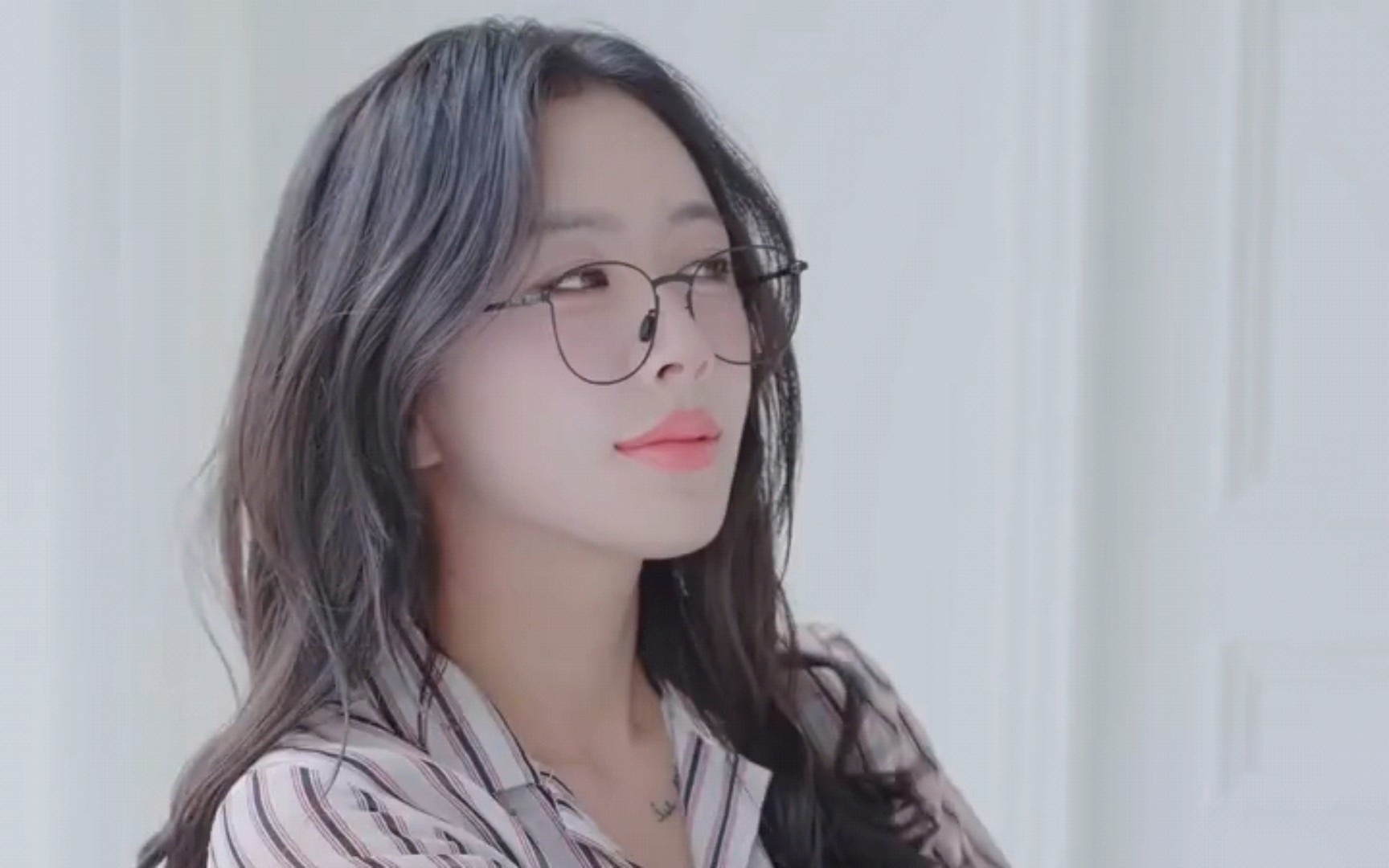 Seoyoon书允小姐姐的淡蓝清新穿搭